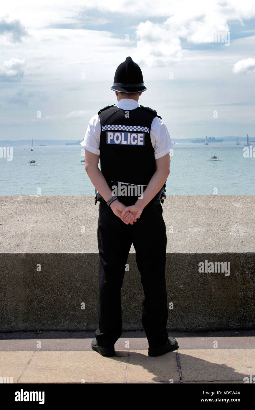 Female police officer uk back hi-res stock photography and images - Alamy