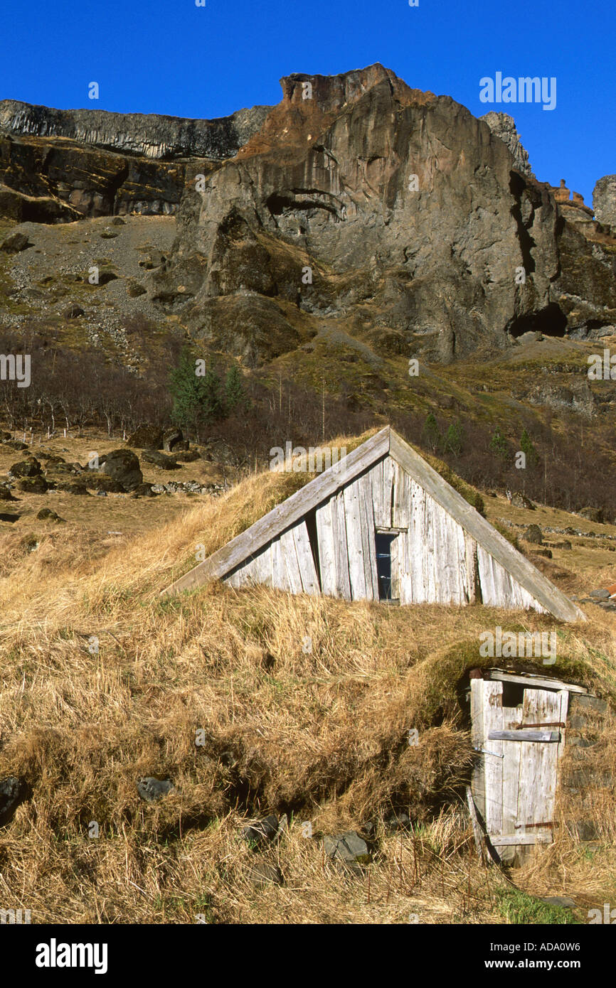 old peat house at Nupsstadur, Iceland Stock Photo - Alamy