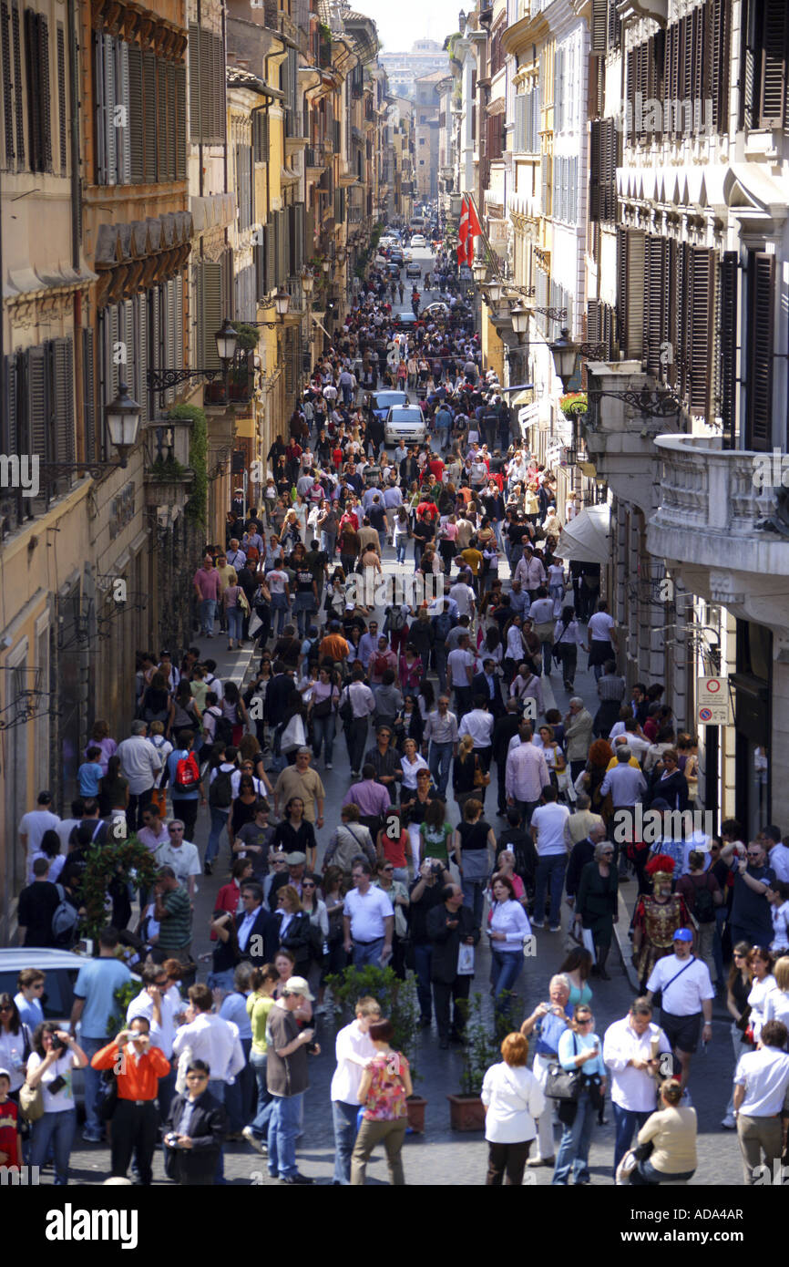 Rome italy tourist crowd pedestrian hi-res stock photography and images ...
