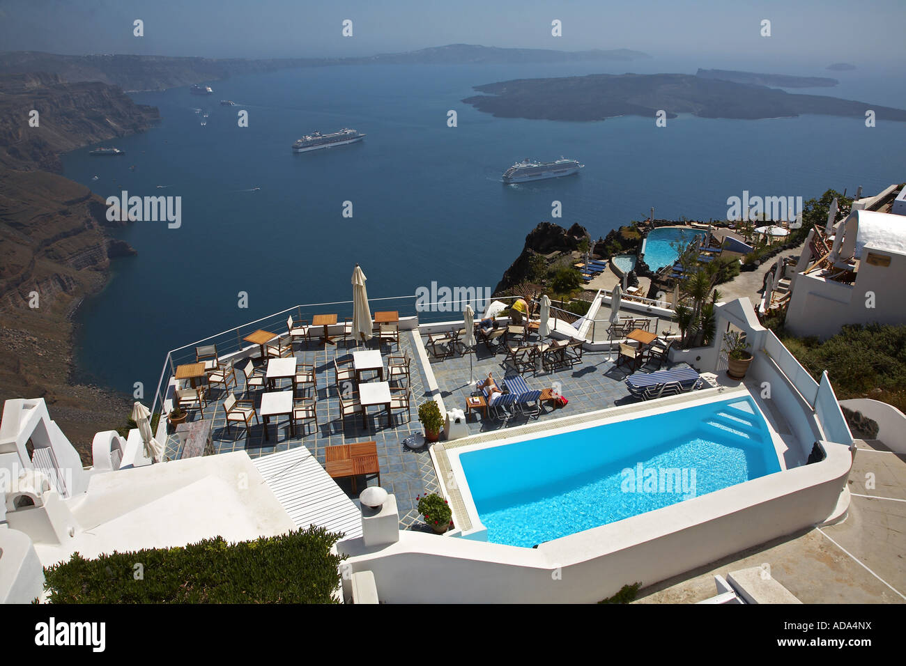 Pool view santorini caldera hi-res stock photography and images - Alamy