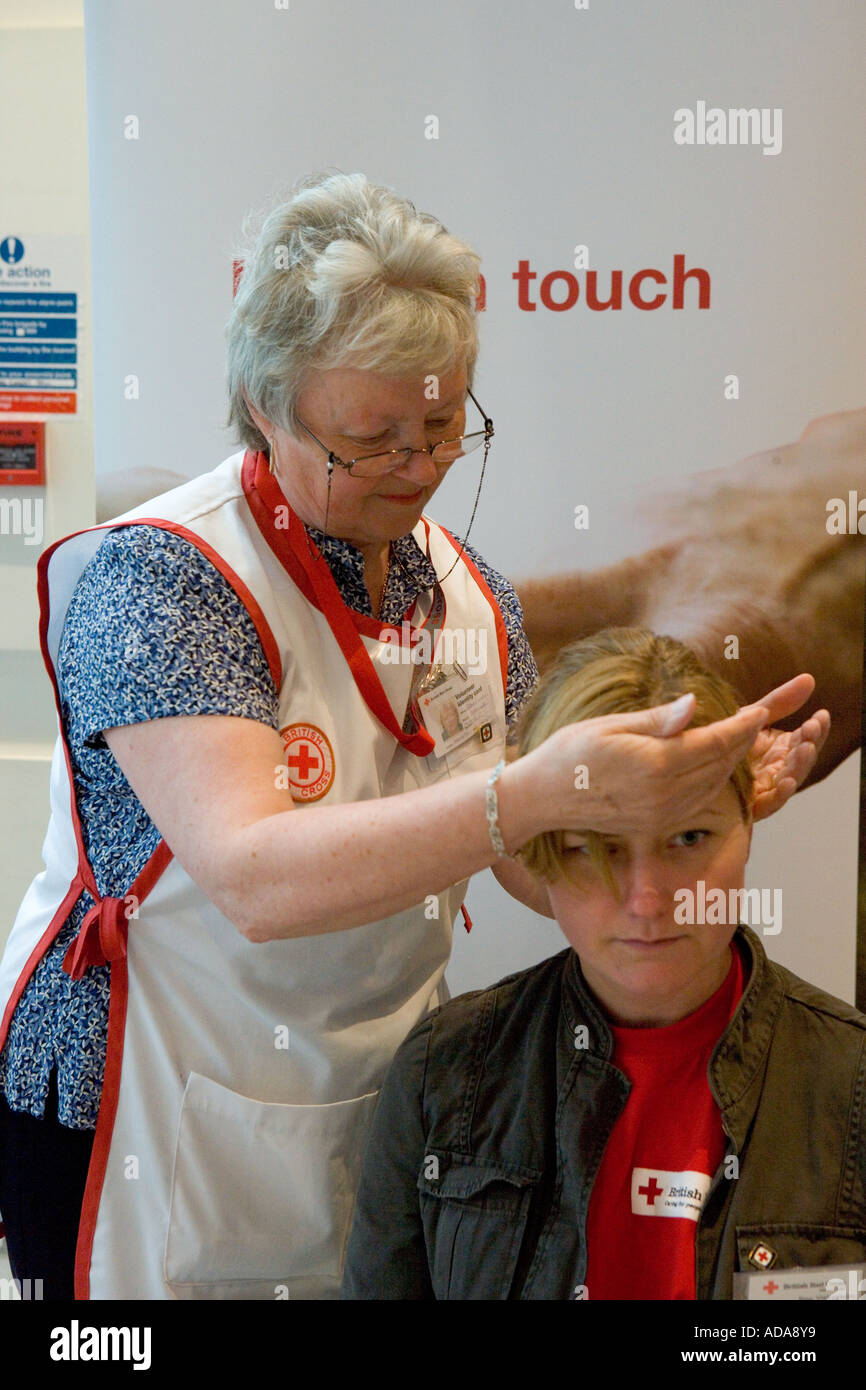 Red cross aid worker Stock Photo - Alamy