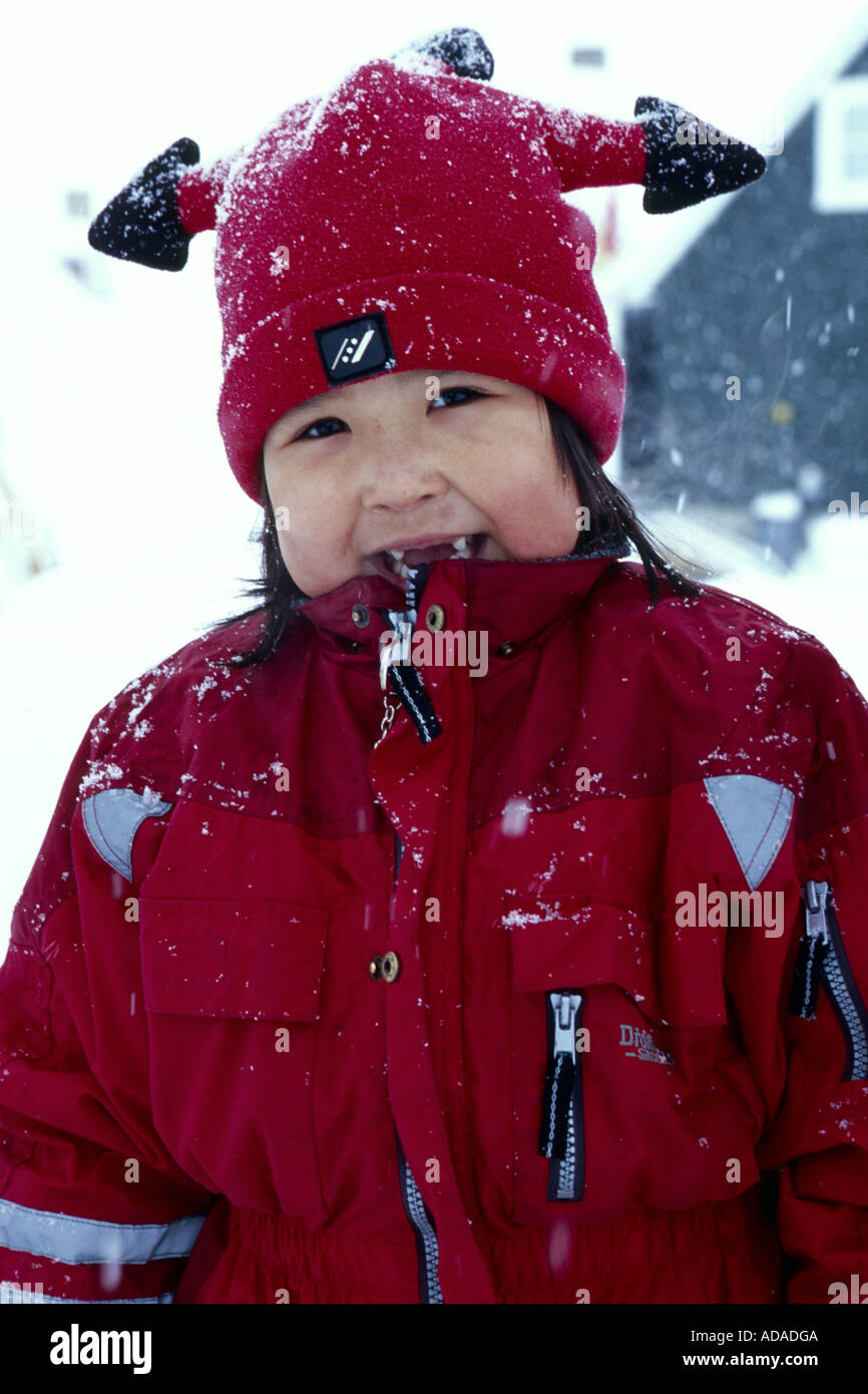 Inuit children playing hi-res stock photography and images - Alamy