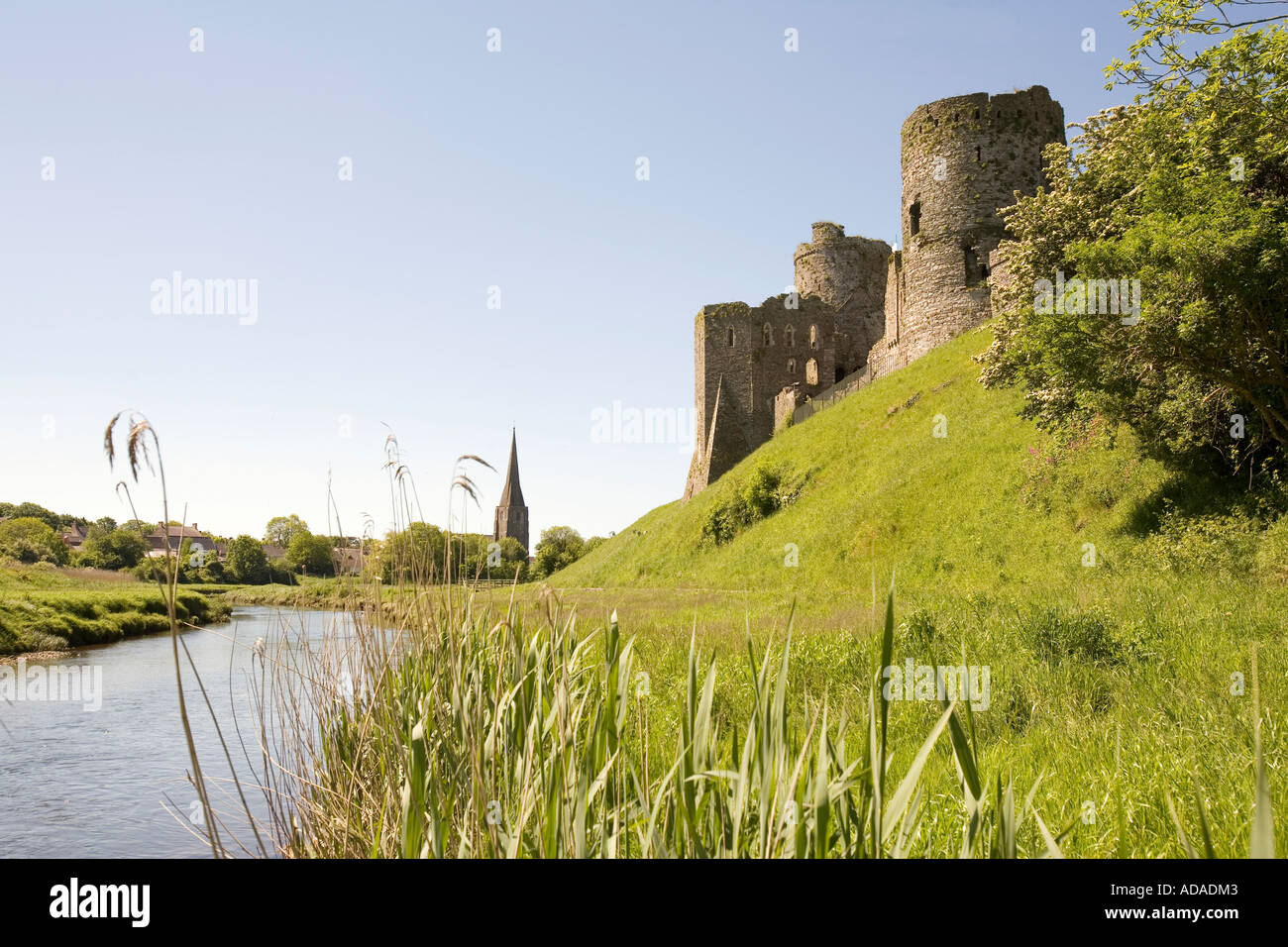 Wales Carmarthenshire Kidwelly castle above Gwendraeth River Stock ...