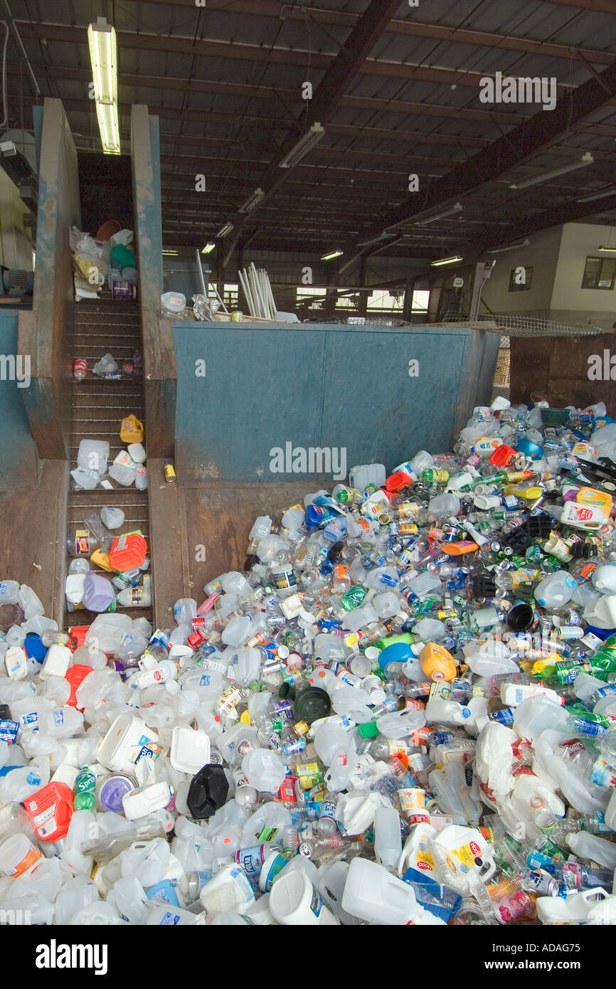 Plastic sorting landfill hi-res stock photography and images - Alamy