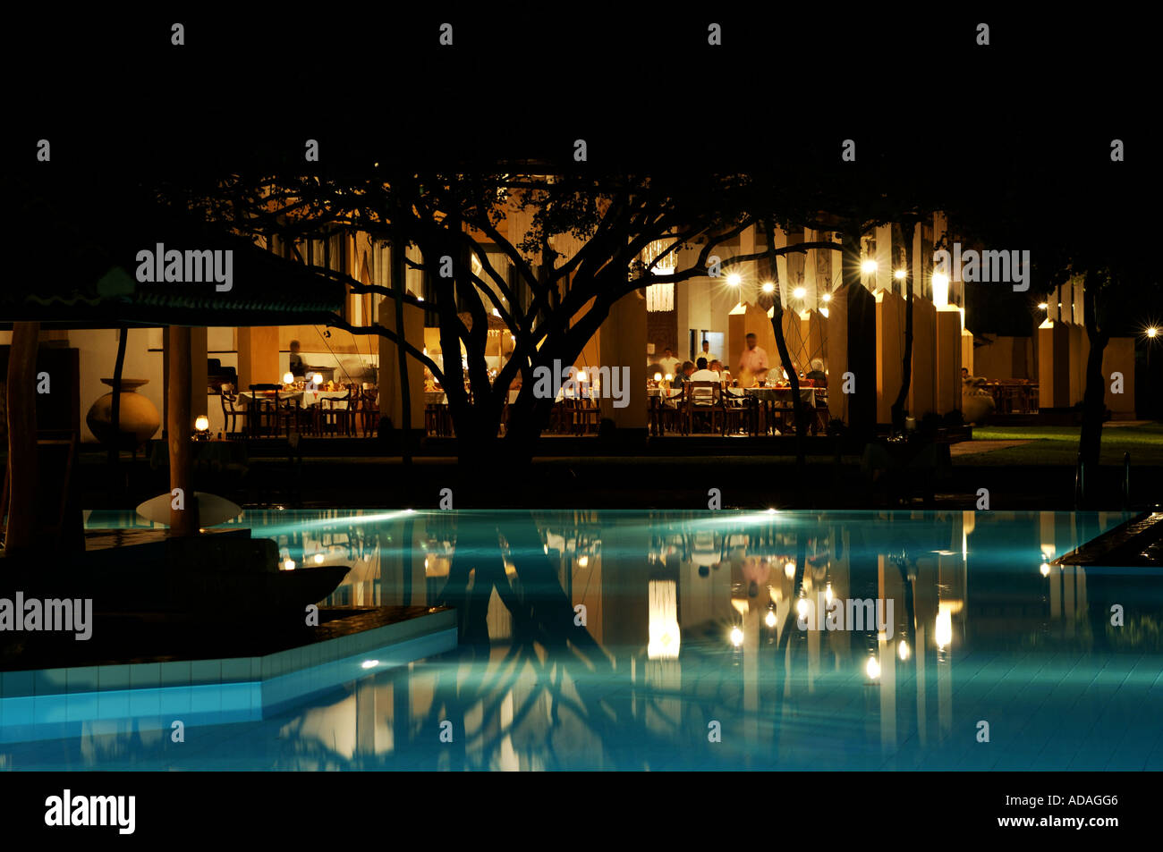 Sigiriya dinner by the pool Stock Photo - Alamy