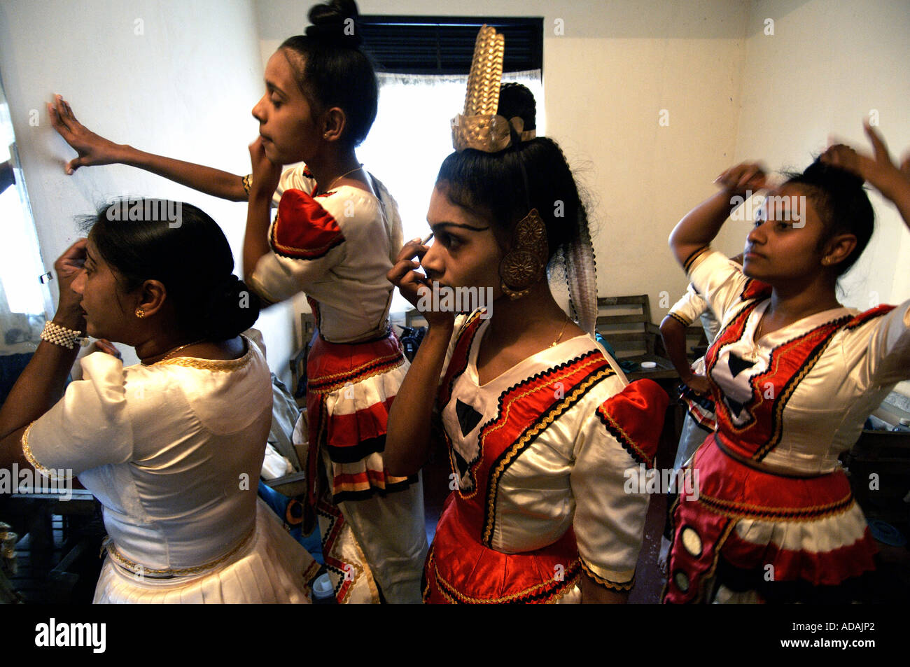 Kandy traditional dancers backstage in the Kandyan cultural centre ...