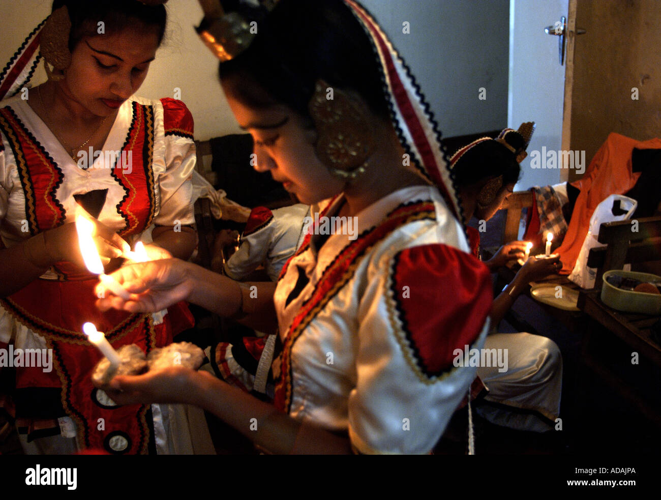 Kandy traditional dancers backstage in the Kandyan cultural centre ...