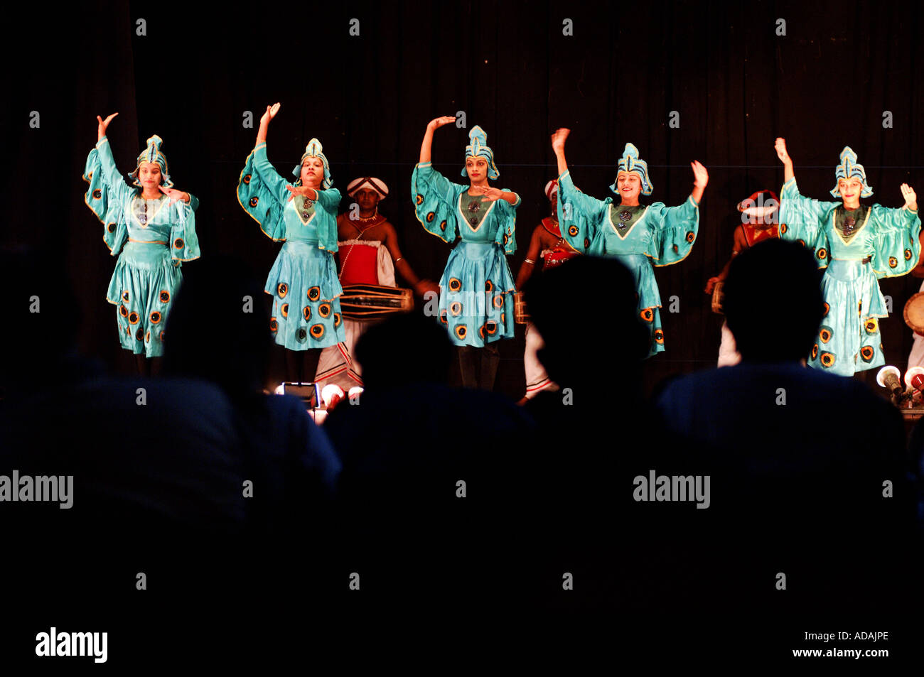 Kandy dance show of traditional dancers in the Kandyan cultural centre ...