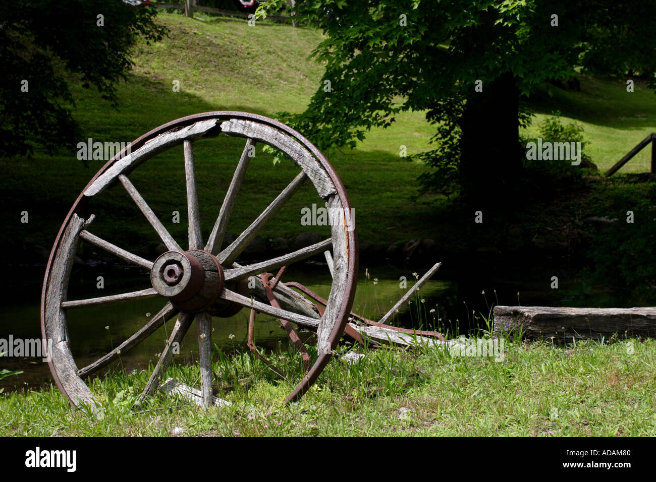 Wagon wheel art hi-res stock photography and images - Alamy