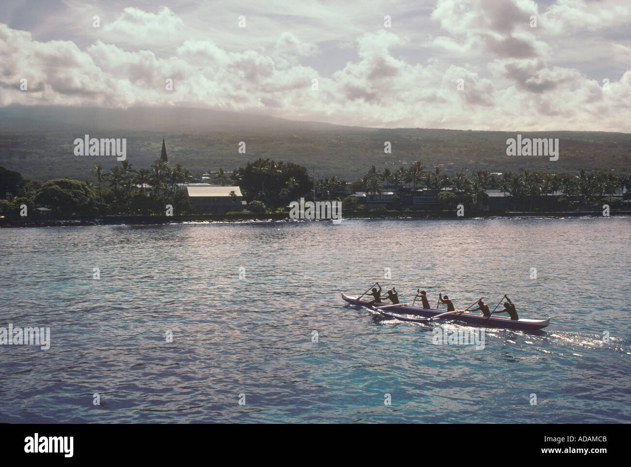 Ancient hawaii canoe hi-res stock photography and images - Alamy