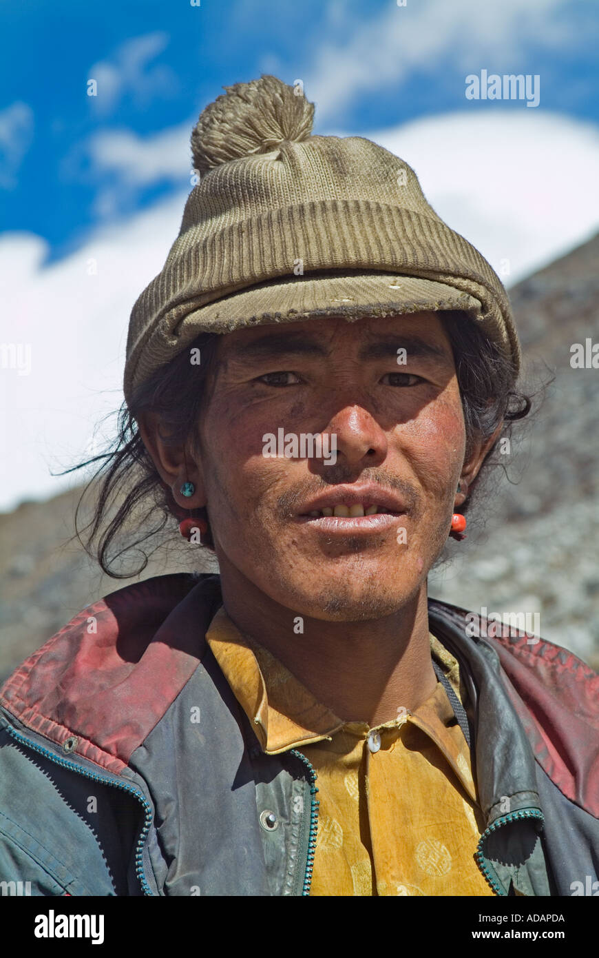 Tibetan man in himalayan hi-res stock photography and images - Alamy