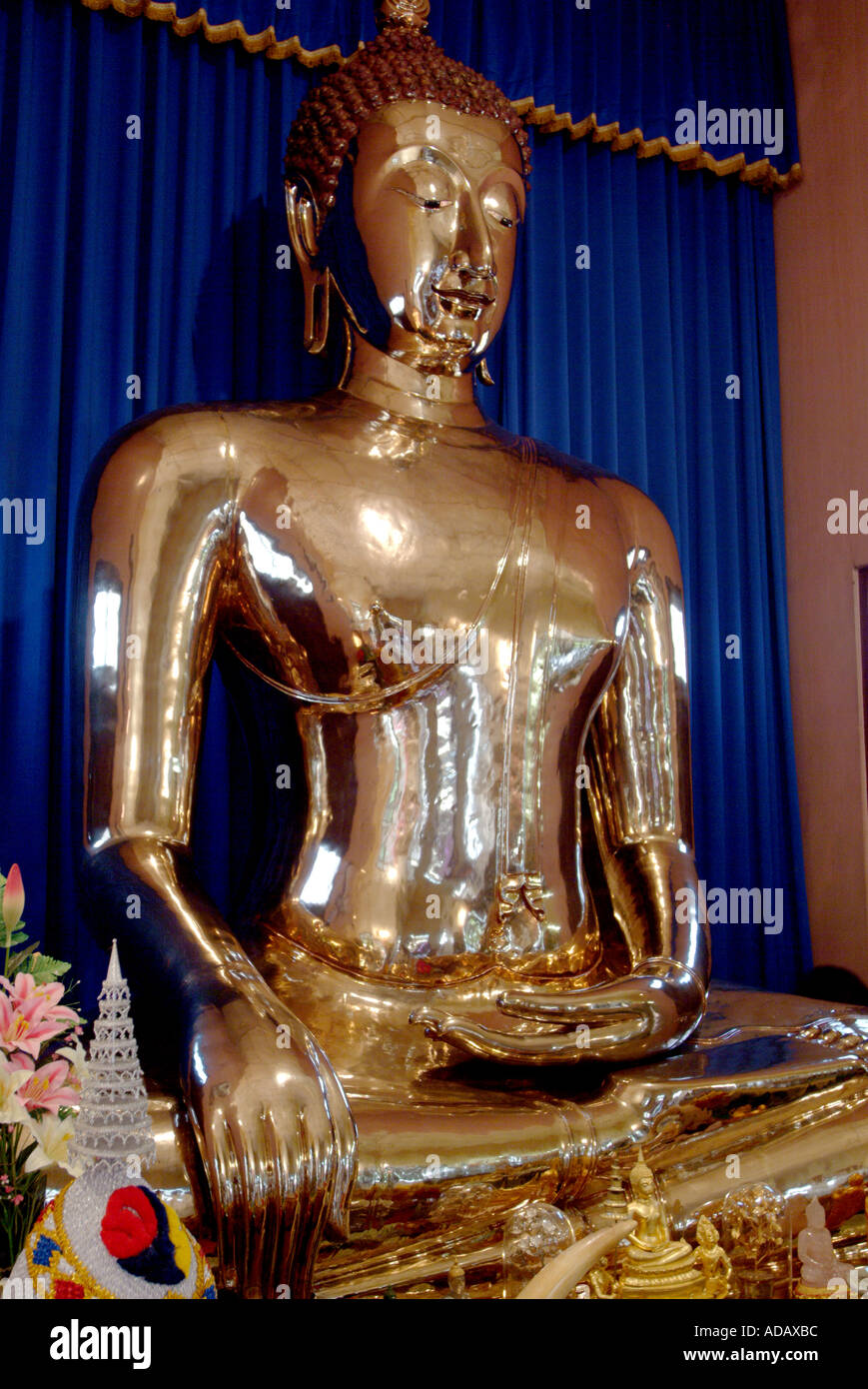Wat Traimit Bangkok Thailand 5 5 Ton solid gold Buddha in the Sukhothai ...