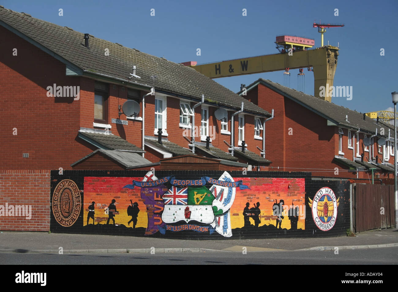Belfast unionist loyalist murals ulster uvf volunteer hi-res stock ...