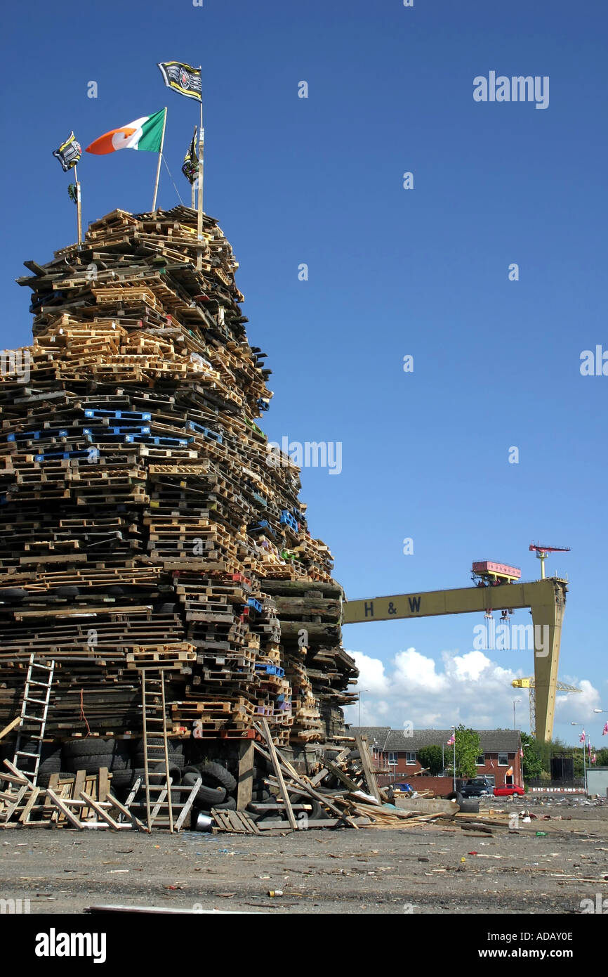 12th july bonfire hi-res stock photography and images - Alamy