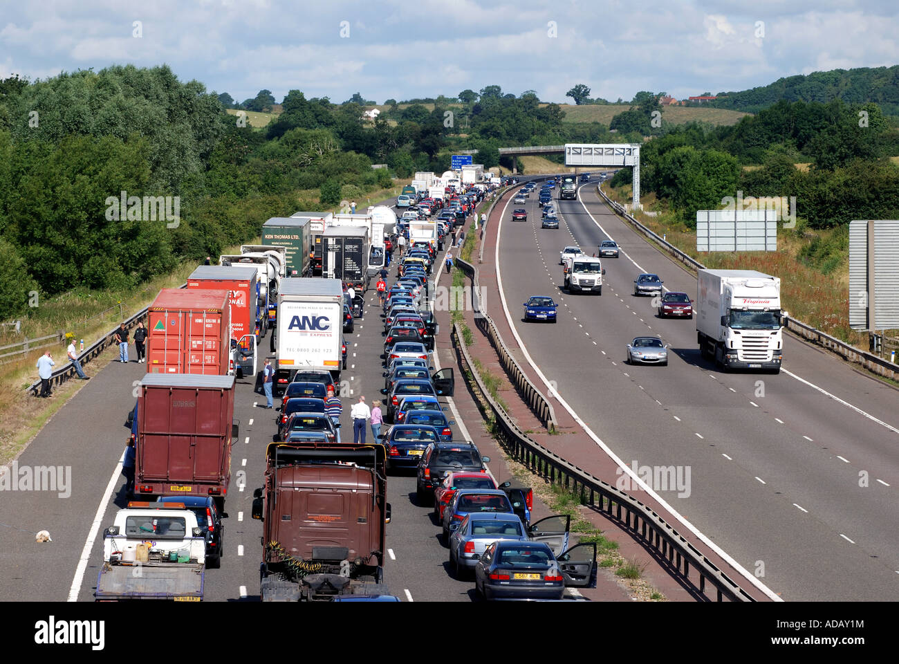 Traffic stopped on carriageway of M40 motorway because of incident ...