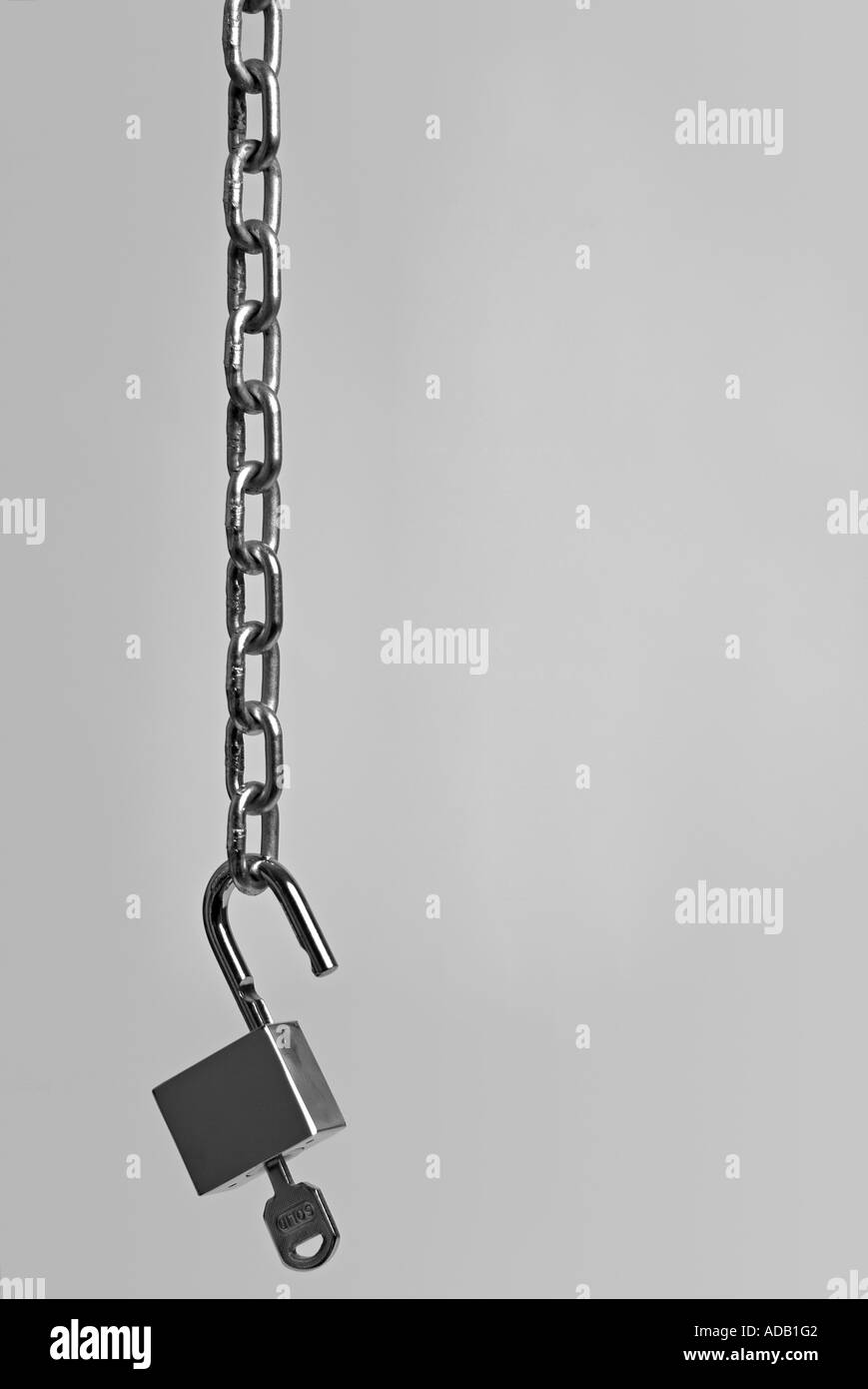 Loose chain hi-res stock photography and images - Alamy
