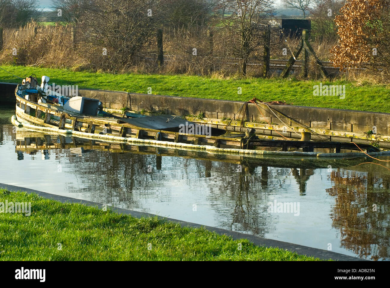 Boats on river sinking Stock Photo - Alamy