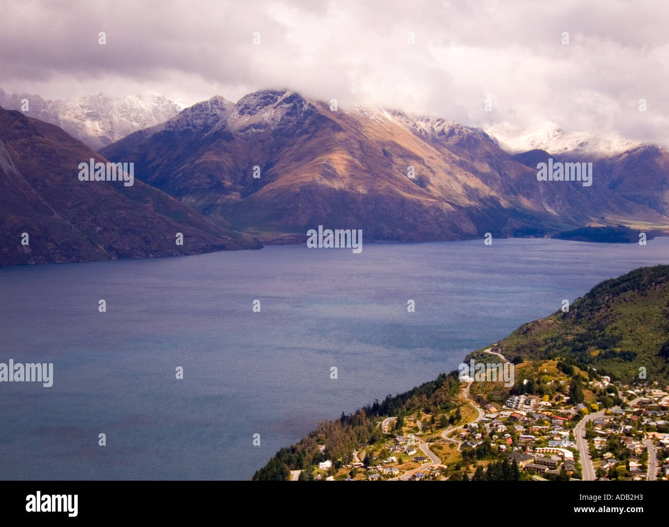 Queenstown remarkable mountains hi-res stock photography and images - Alamy