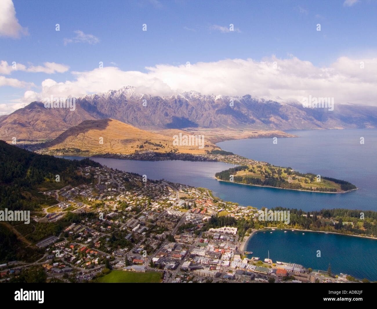 Remarkable mountains queenstown new zealand hi-res stock photography ...