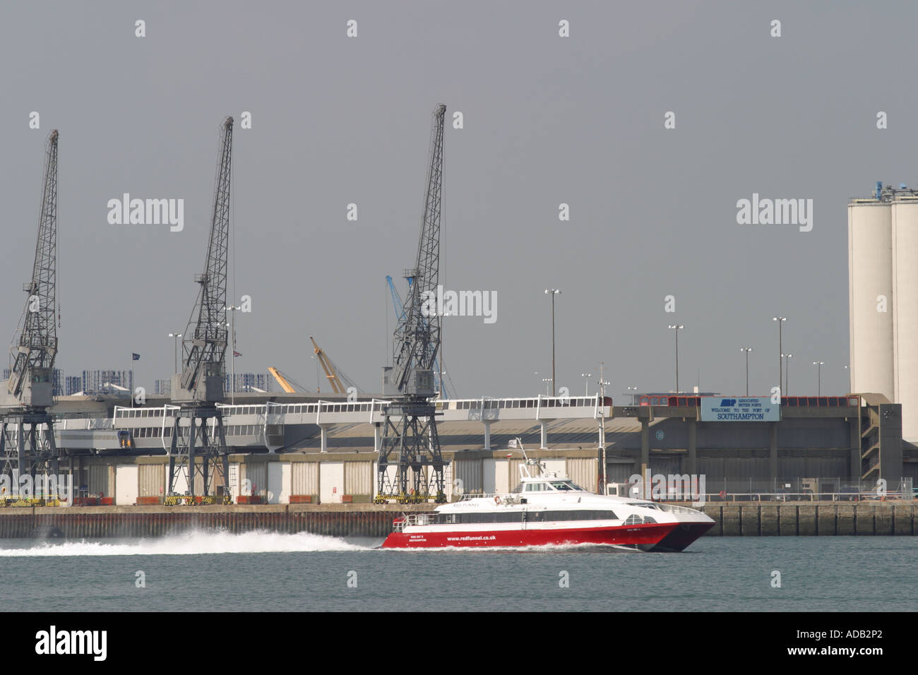 Southampton high speed ferry hi-res stock photography and images - Alamy