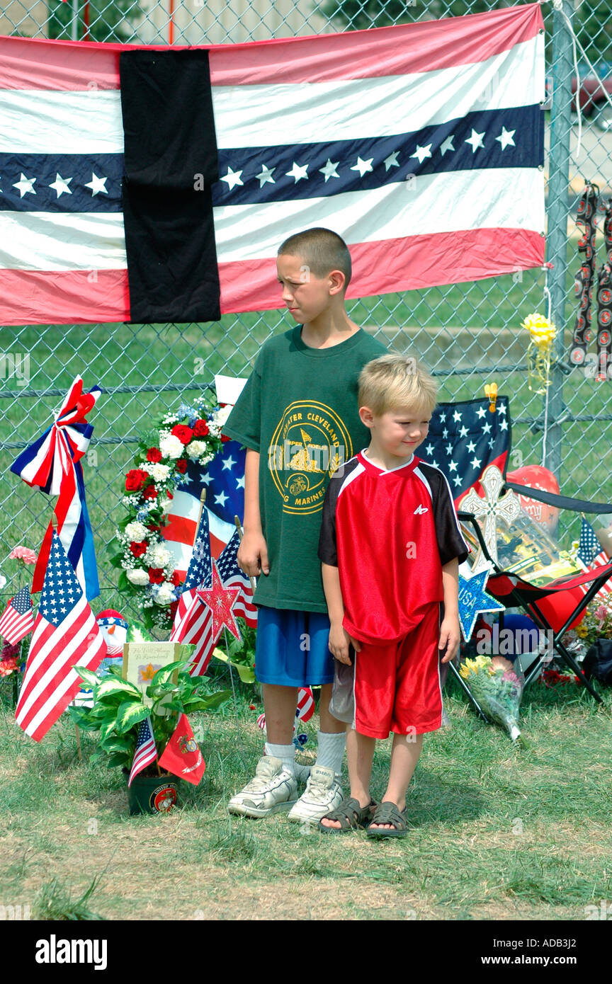Friends and family grieving at memorial for 14 Marines Killed in Iraq ...