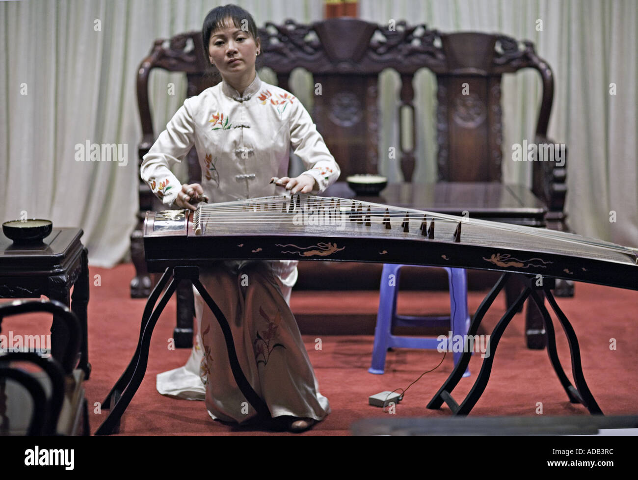 Guzheng hi-res stock photography and images - Alamy