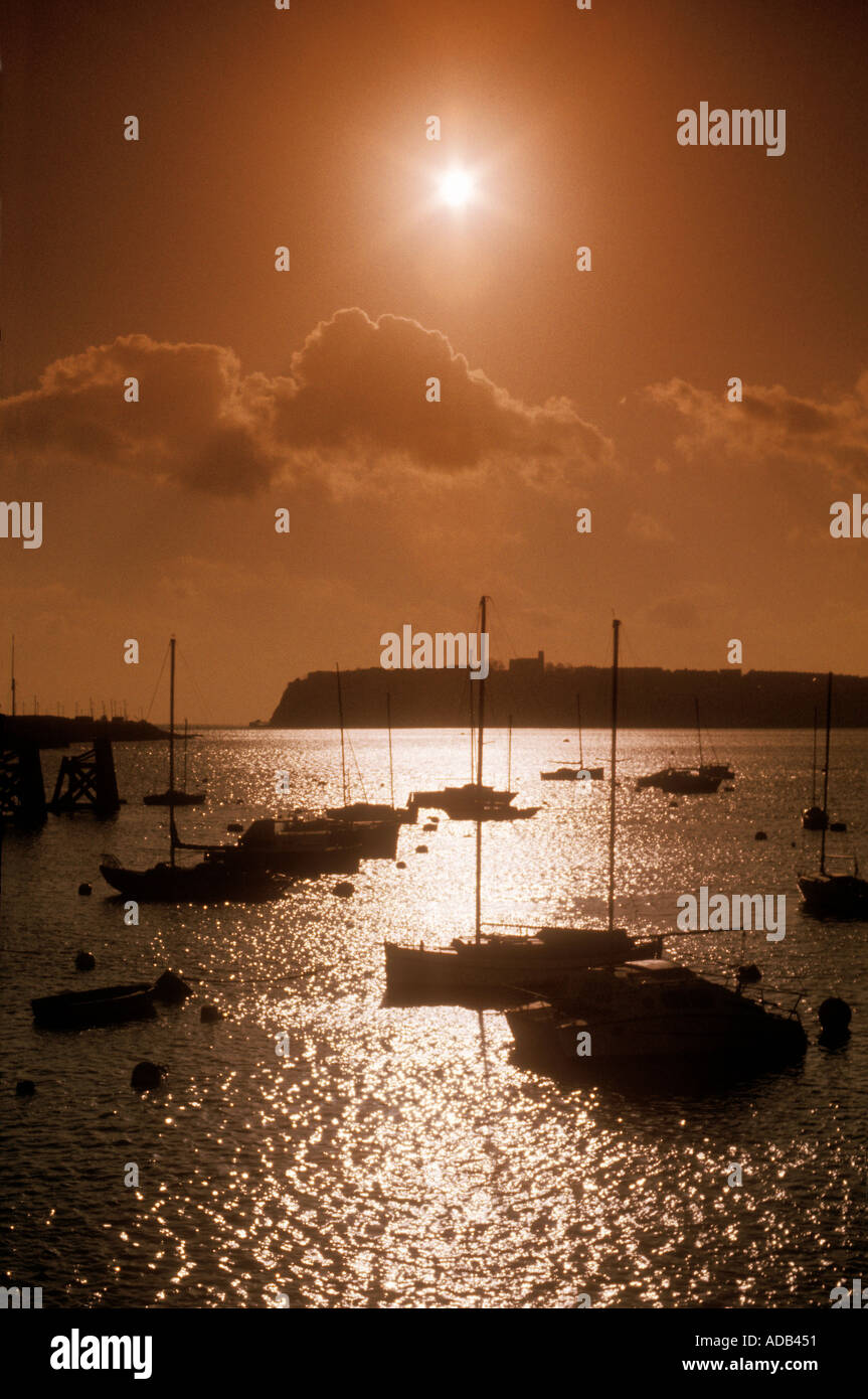 Marina barrage sunset hi-res stock photography and images - Alamy