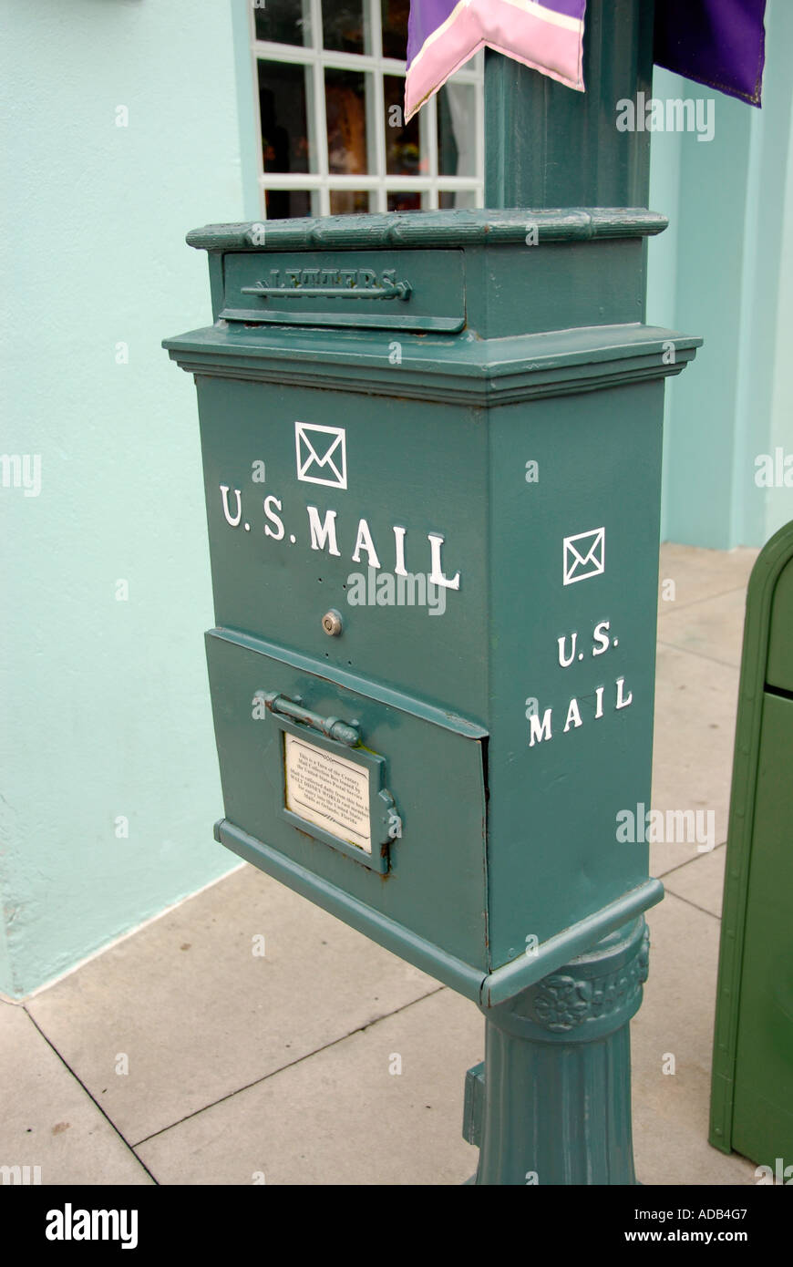 U box hi-res stock photography and images - Alamy