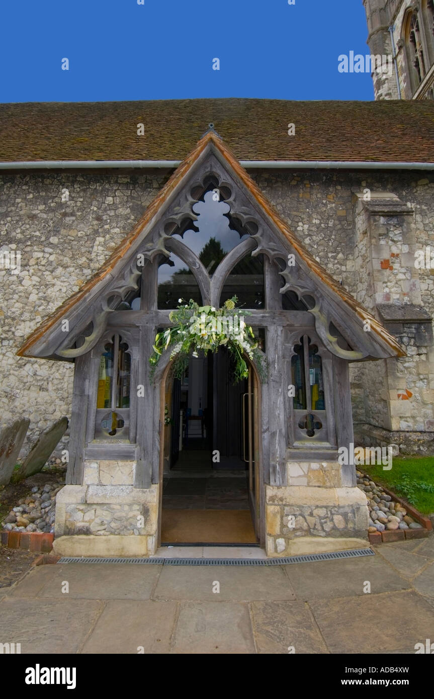 St andrews church farnham surrey hi-res stock photography and images ...