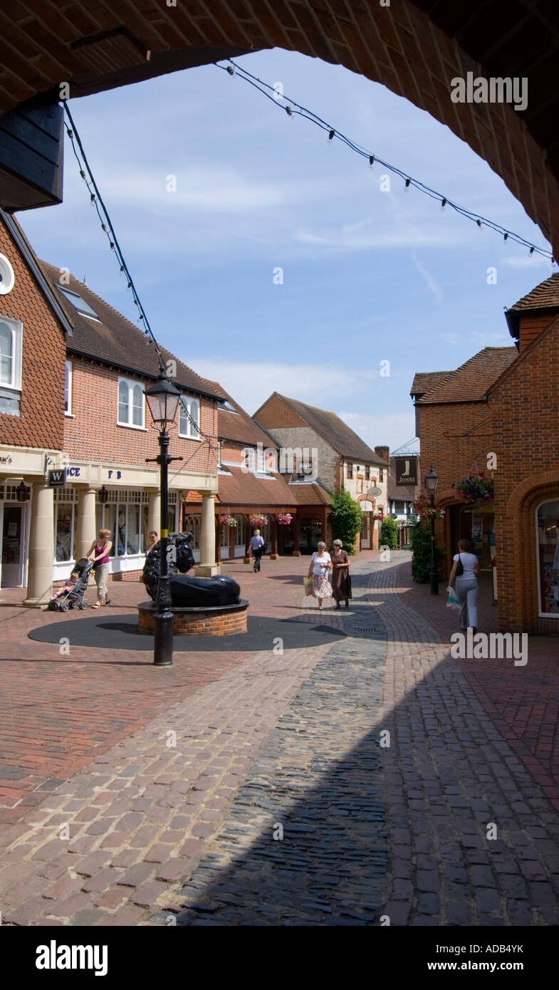 Farnham - Surrey - UK - The Lion and Lamb courtyard Stock Photo - Alamy