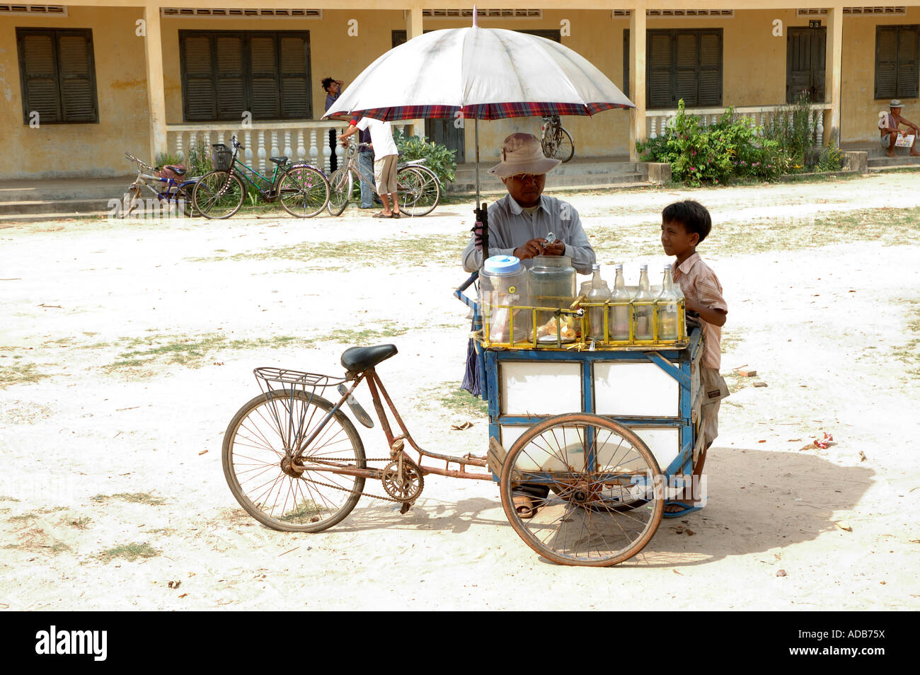 Boy buying ice cream hi-res stock photography and images - Alamy