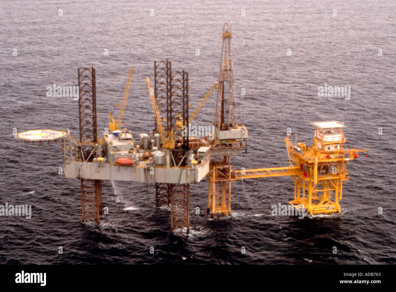 Offshore oil drilling platform in ocean Stock Photo - Alamy