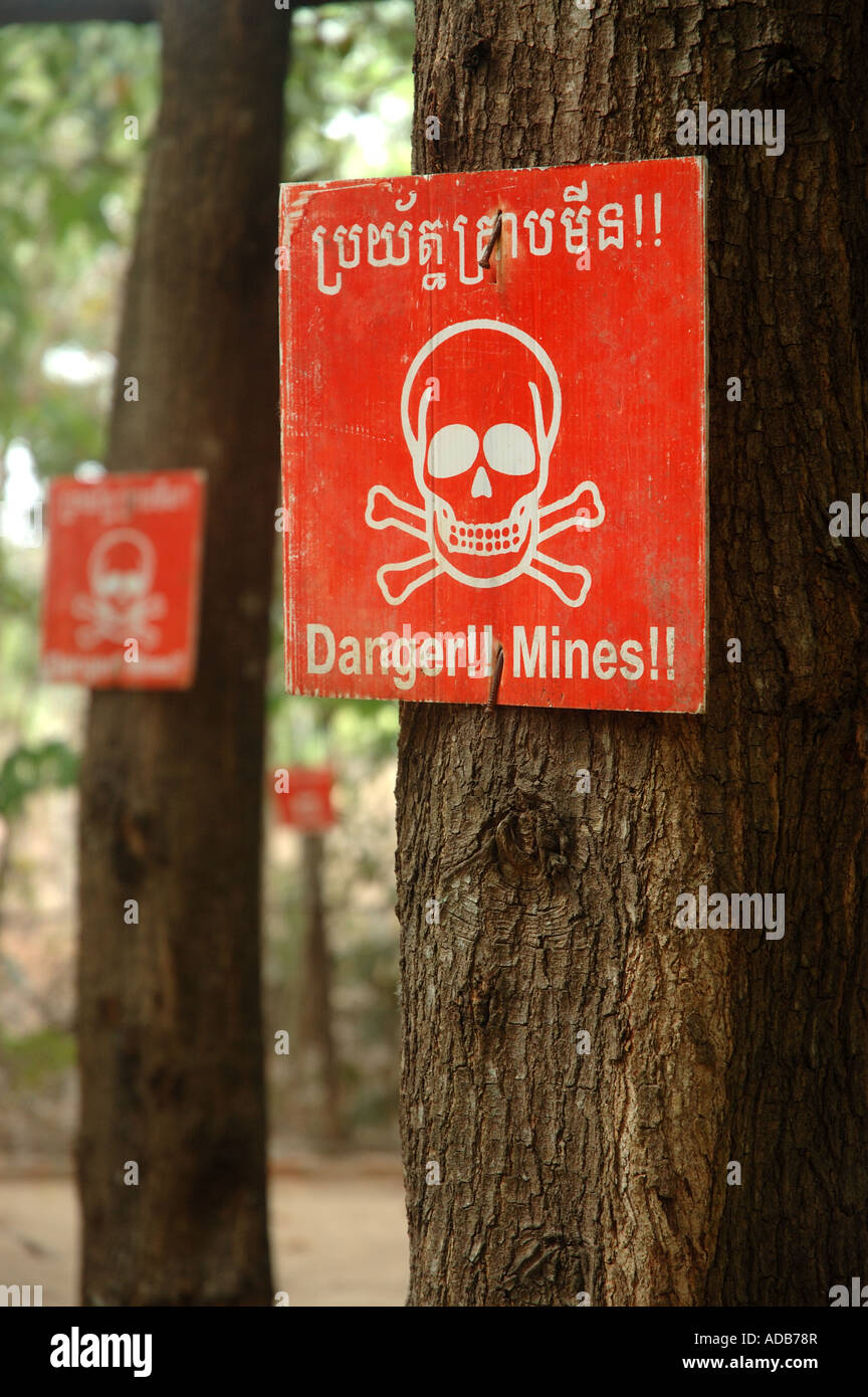 Landmine sign hi-res stock photography and images - Alamy