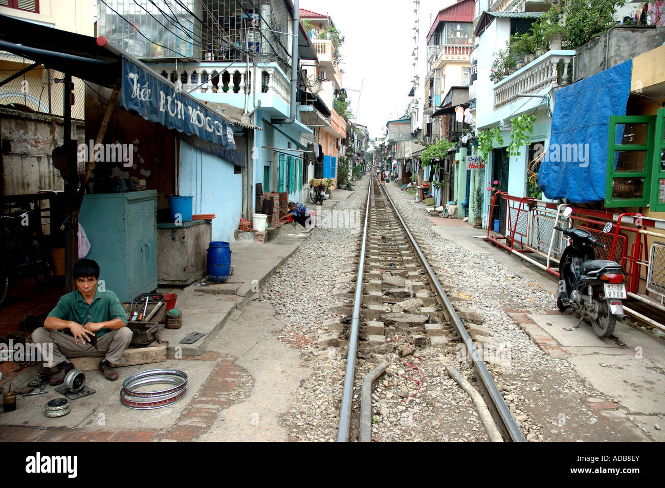 Railway tracks running through Hanoi in Vietnam Stock Photo - Alamy