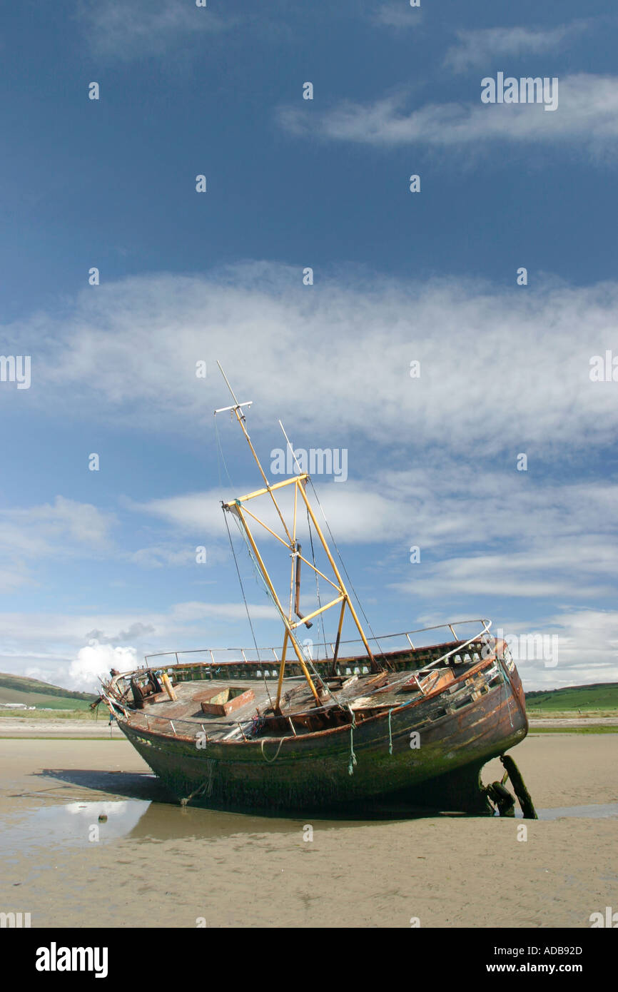 Shipwrecked fishing boat hi-res stock photography and images - Alamy