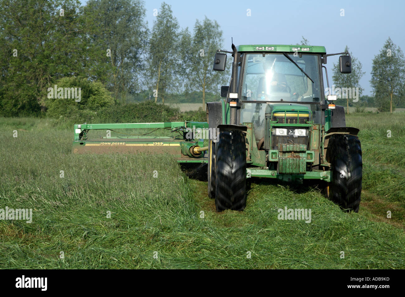 Haylage tractor field farming uk hi-res stock photography and images ...
