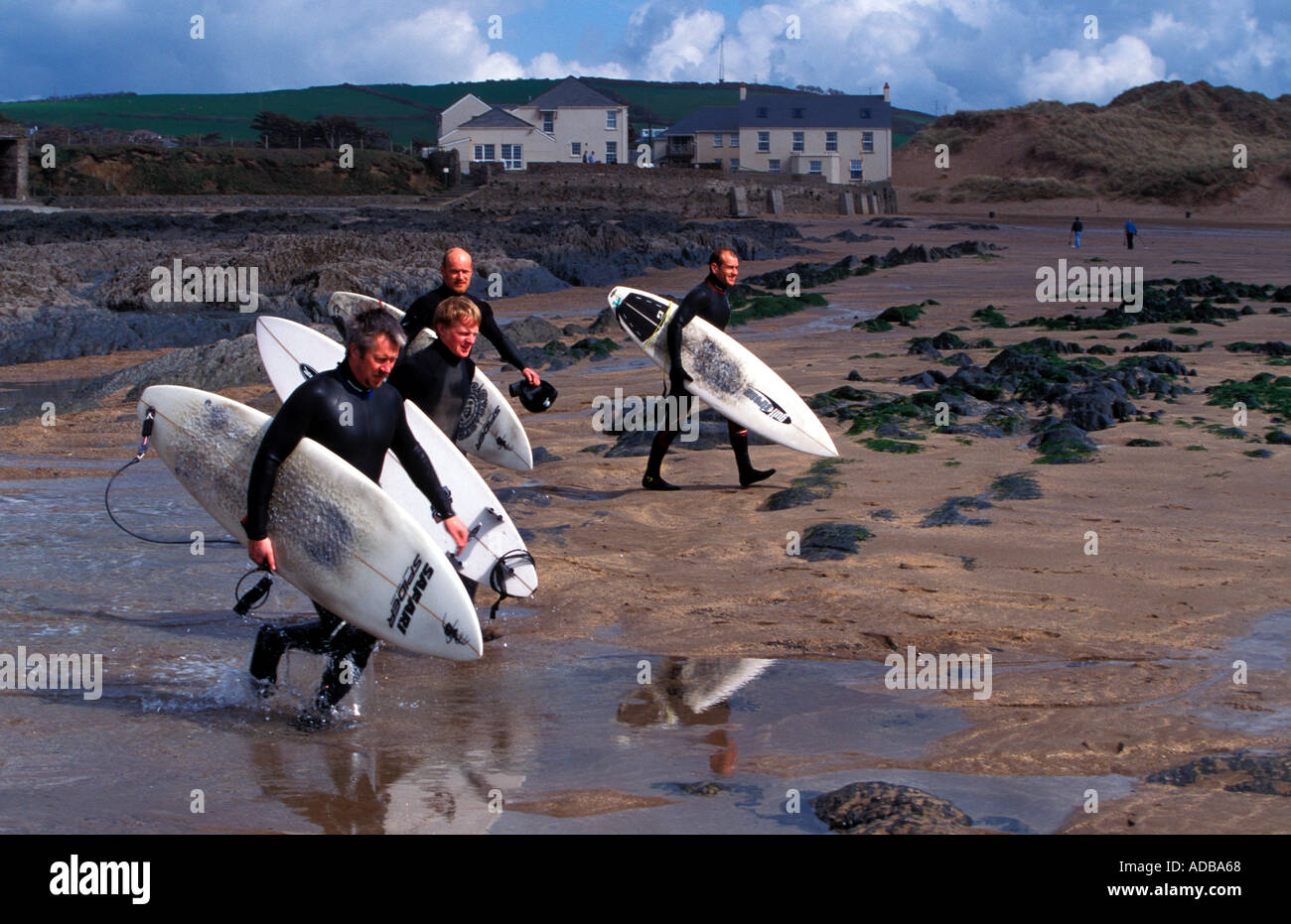 Middle aged surfers hi-res stock photography and images - Alamy