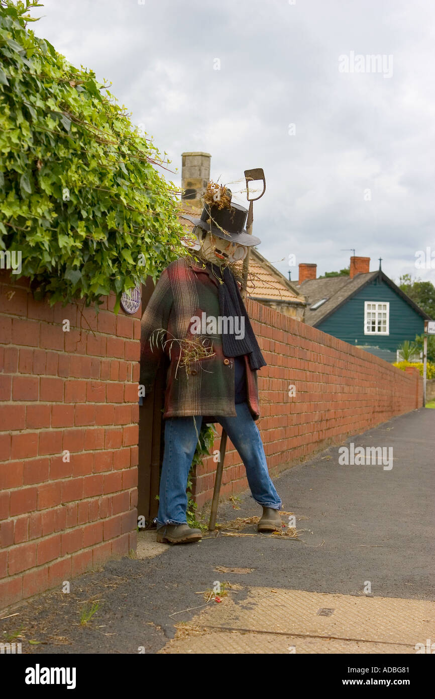 Giant straw bird hi-res stock photography and images - Alamy
