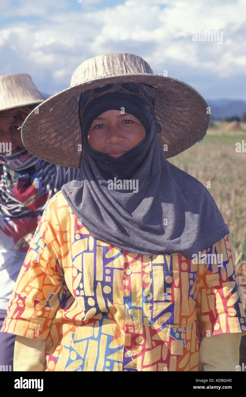 Female Thai rice farmer portrait Stock Photo - Alamy
