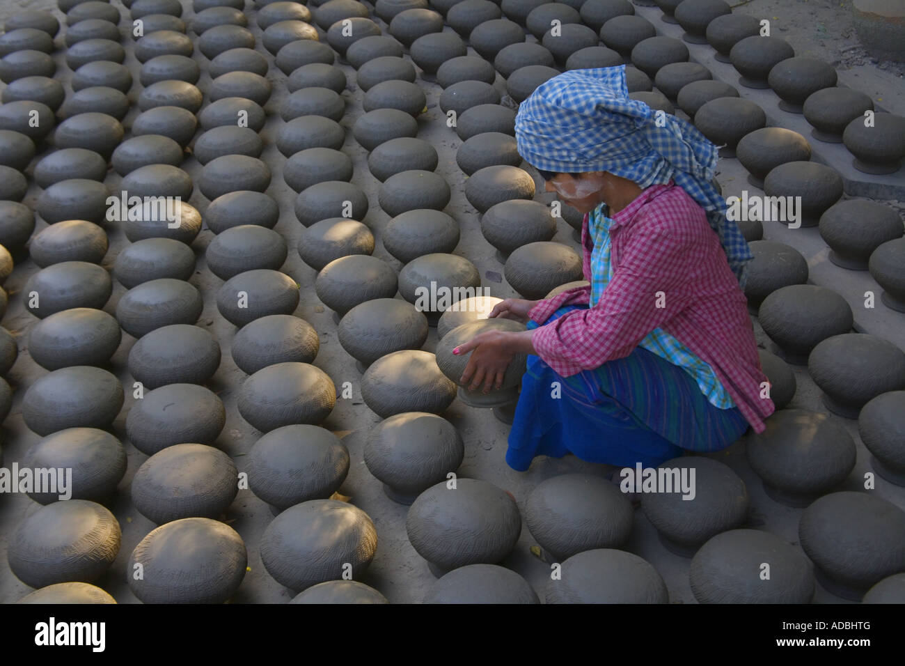 Myanmar pottery making hi-res stock photography and images - Alamy