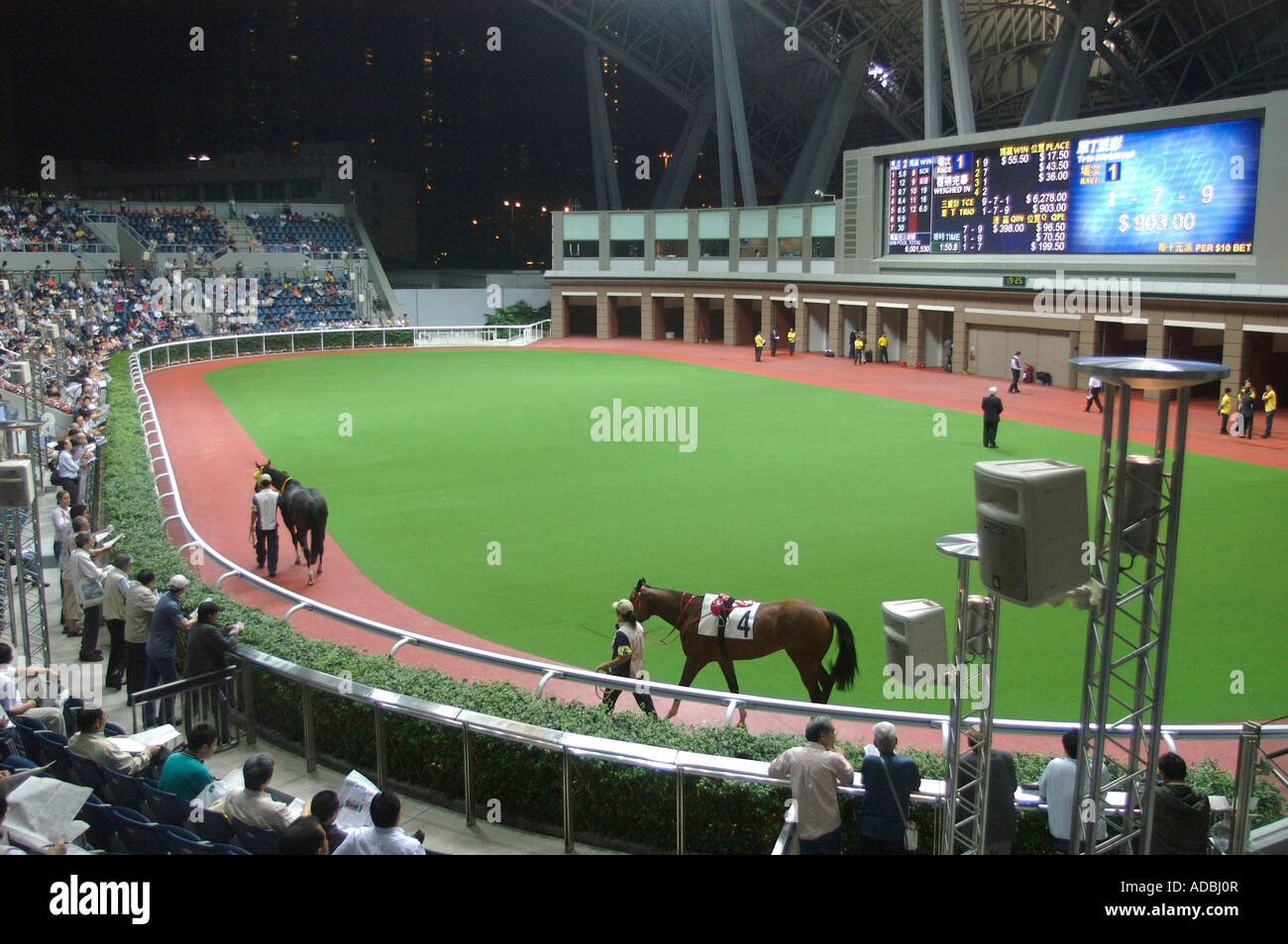 Parade ring racecourse hi-res stock photography and images - Alamy