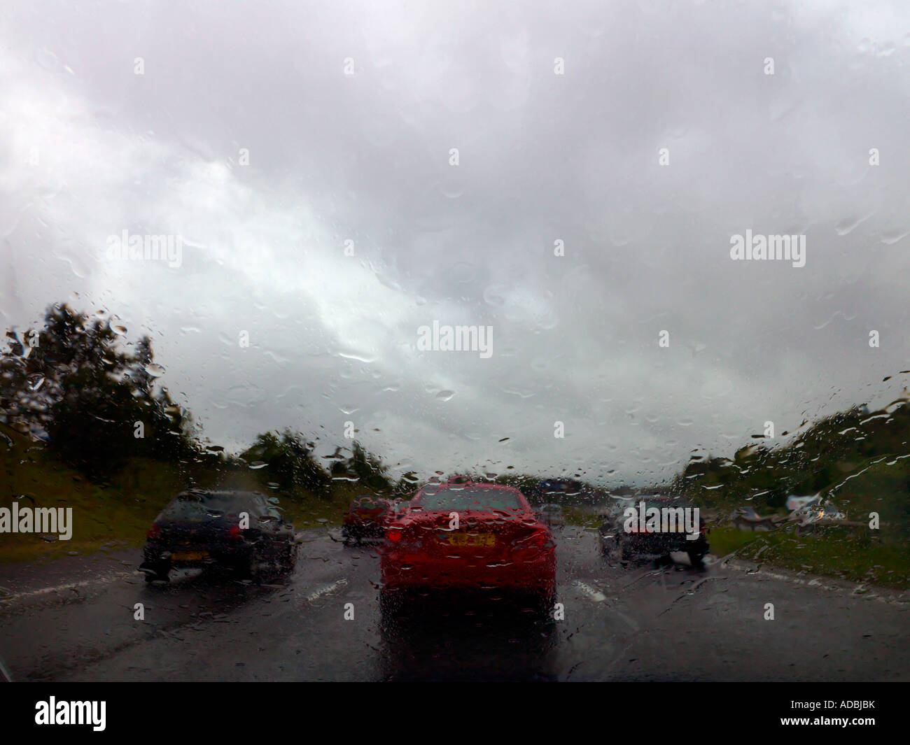 Rain on M25 Motorway Heavy Traffic Stock Photo - Alamy