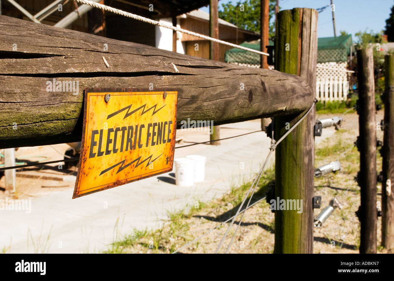 Electric Fence Warning Sign Stock Photo - Alamy
