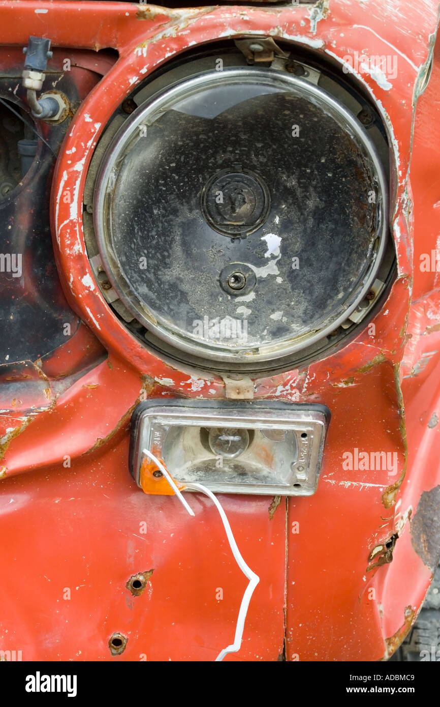 Smashed traffic light hi-res stock photography and images - Alamy