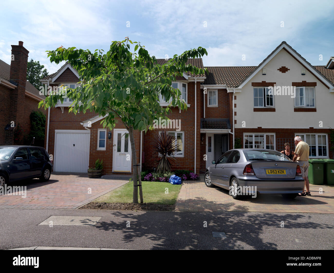 Semi detached house exterior hi-res stock photography and images - Alamy