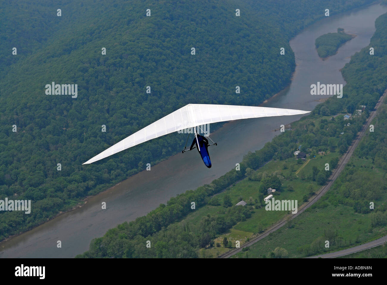 Hang gliding over the susquehanna river hi-res stock photography and ...