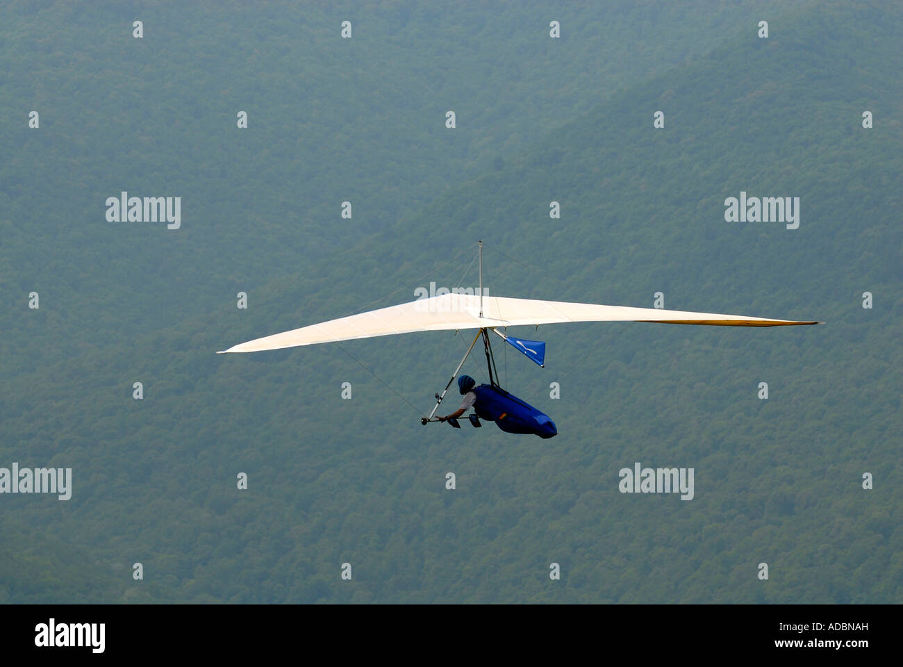 Hang gliding over the susquehanna river hi-res stock photography and ...