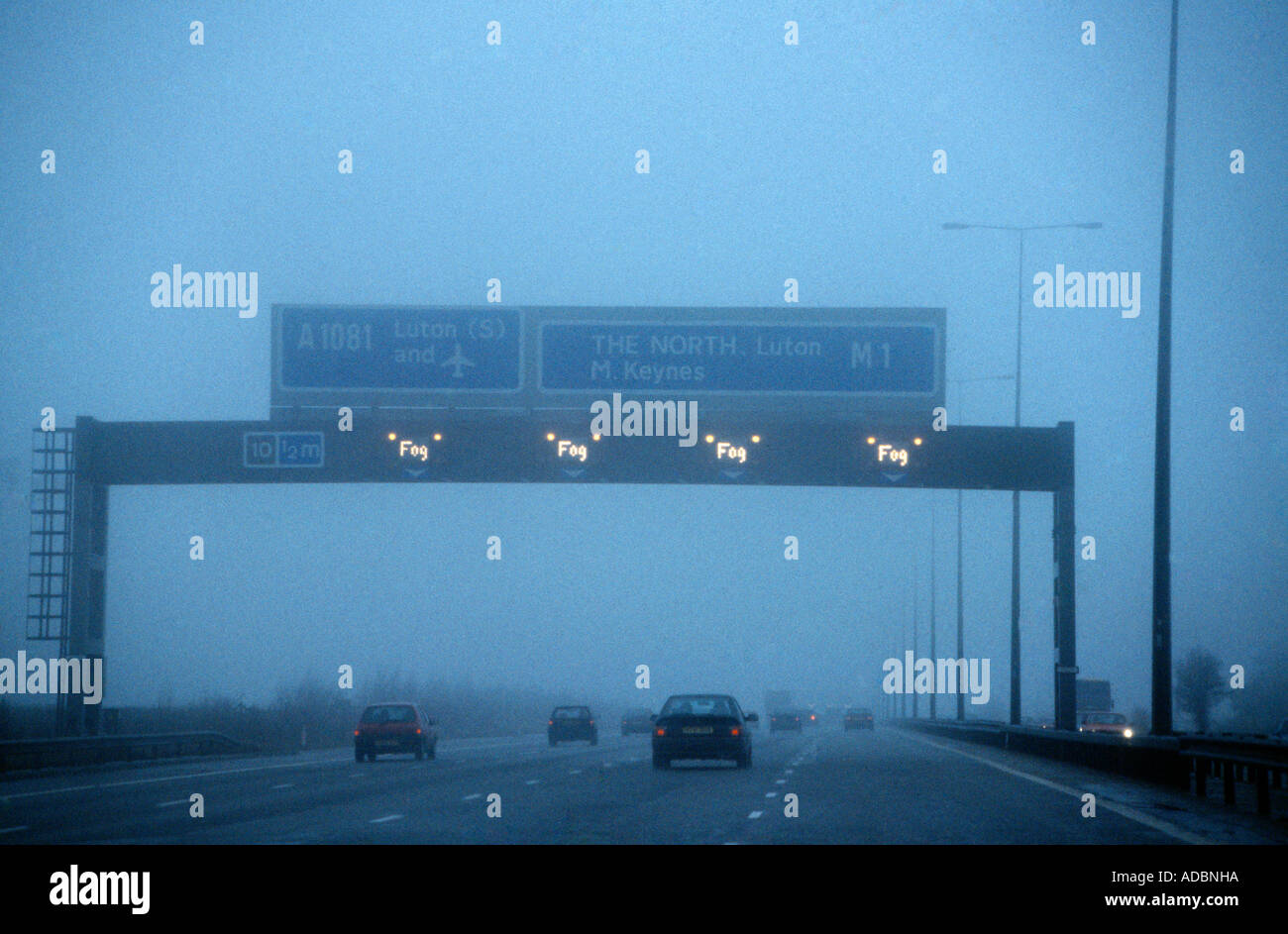 Fog On Motorway Warning Signs On M25 Stock Photo - Alamy