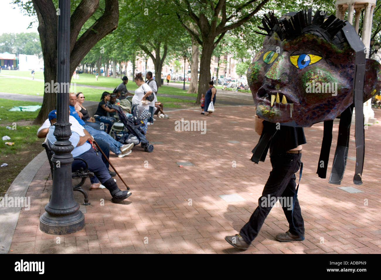 Big head puppet hi-res stock photography and images - Alamy