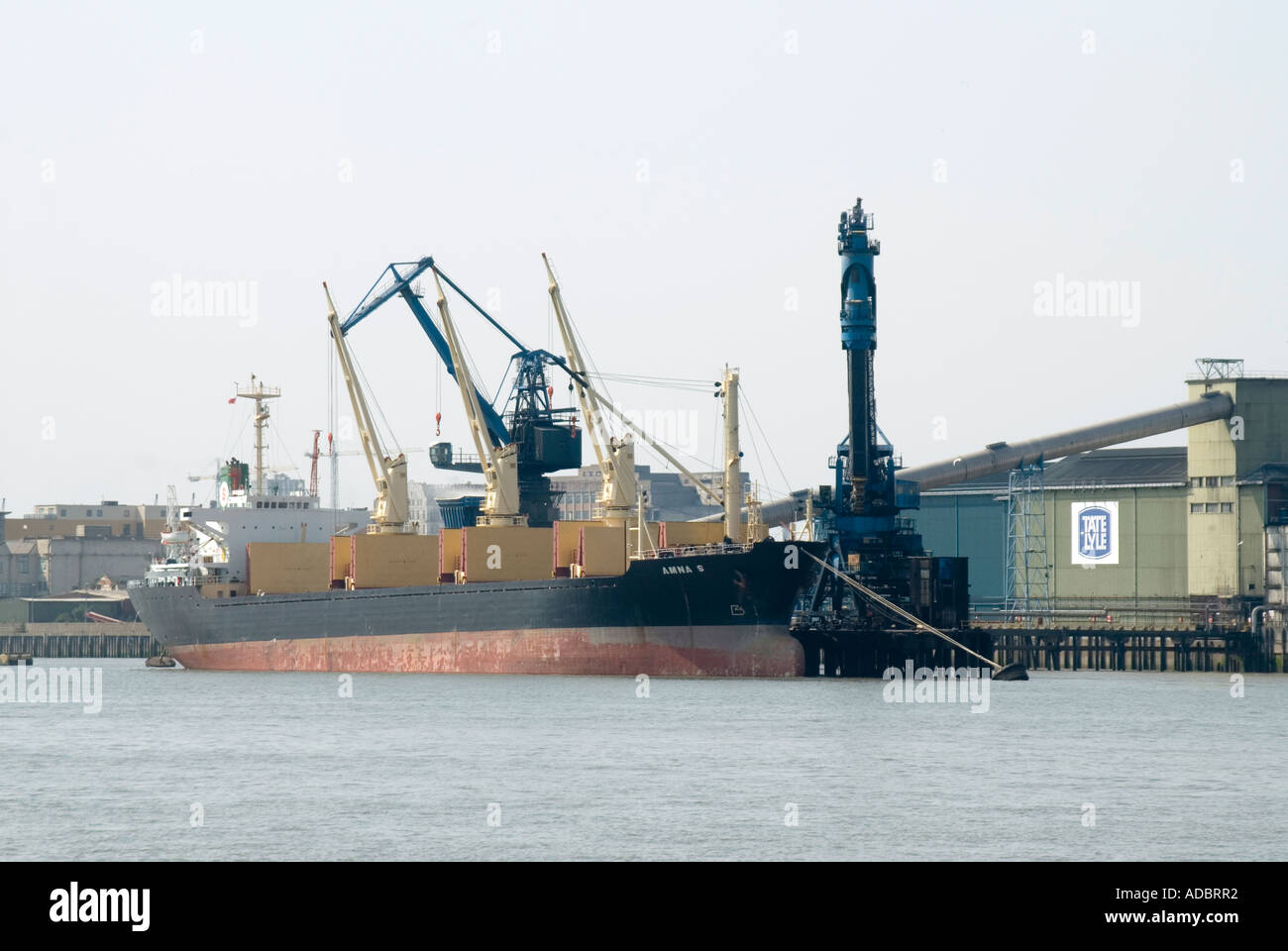 London freighter hi-res stock photography and images - Alamy